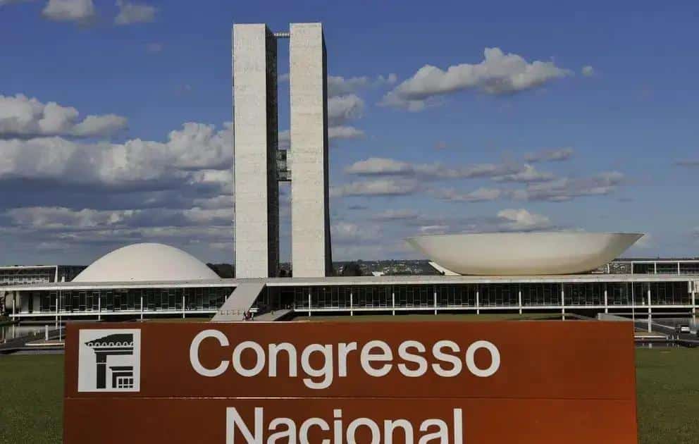Orçamento do Governo Brasileiro 2025: R$ 5,8 Trilhões e Superávit